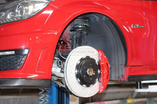 Upgrade front brakes Mercedes Benz C63AMG W204 by Brembo